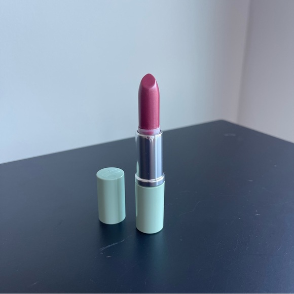 Clinique | Makeup | Clinique A Different Raspberry Glace Lipstick ...